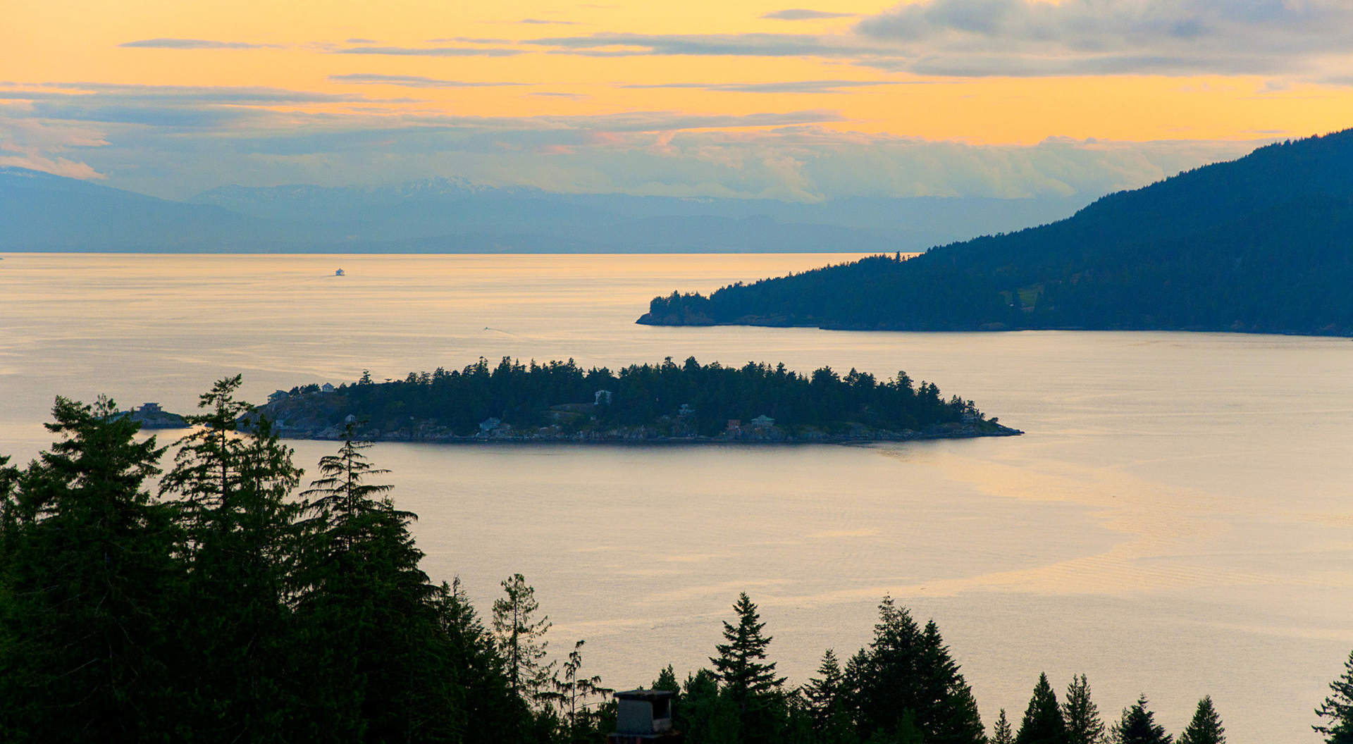 5210 Timberfeild Lane - West Vancouver Homes and Real Estate - BC, Canada